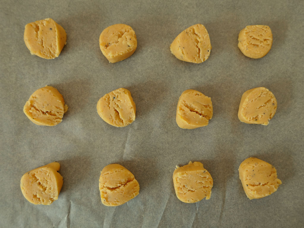 Gram and vegan cheese shortbread (recipe) – Coastal Vegans